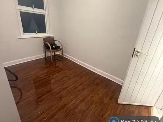 2 bedroom flat for rent in Derby Street, Burton On Trent, DE14