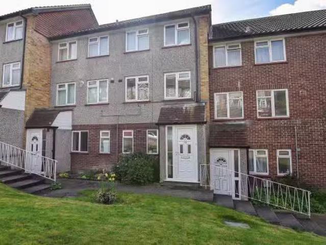 2 bedroom flat for rent in Desborough House, Amersham Hill, Hi.