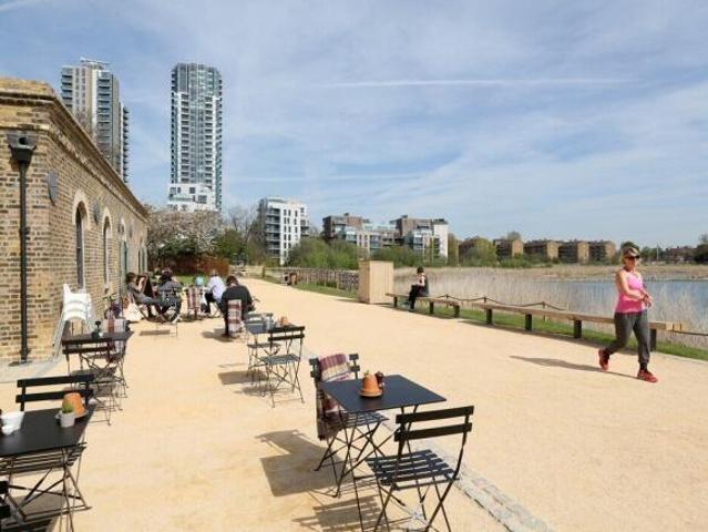 2 bedroom flat for rent in Devan Grove, London, N4