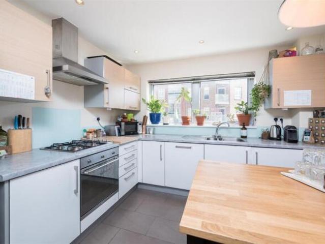 2 bedroom flat for rent in Devons Road, London, E3