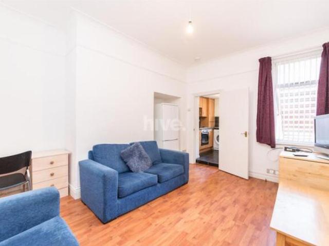 2 bedroom flat for rent in Dinsdale Road, Sandyford, Newcastle Upon Tyne, NE2