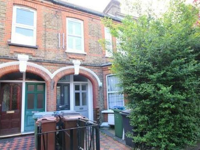 2 bedroom flat for rent in Diana Road E17