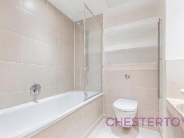 2 bedroom flat for rent in Discovery Dock Apartments East, 3 South Quay Square, E14