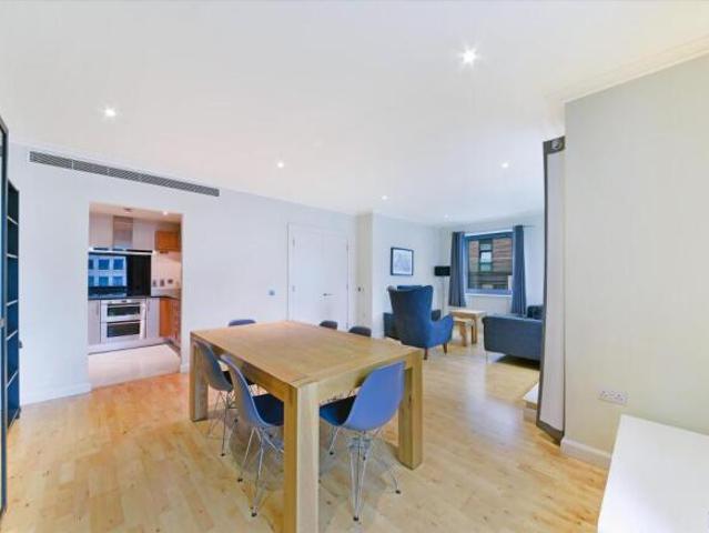 2 bedroom flat for rent in Discovery Dock Apartments East, South Quay Square, London, E14