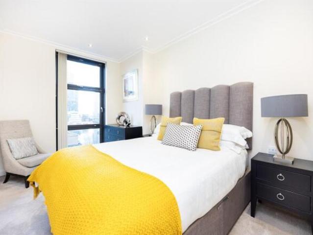 2 bedroom flat for rent in Discovery Dock Apartments West, E14