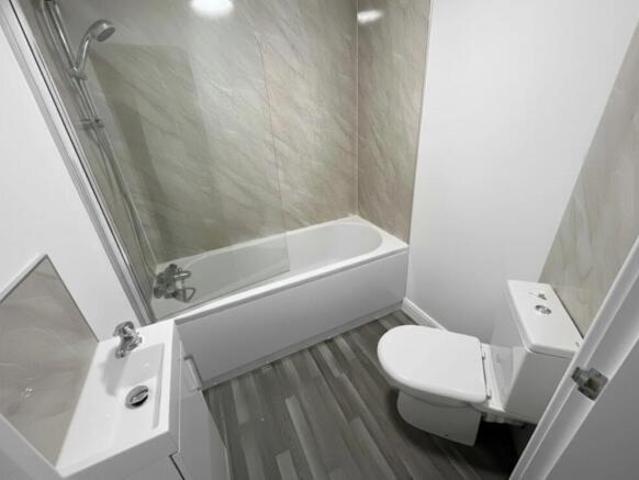 2 bedroom flat for rent in Carr House Road, Doncaster, DN4