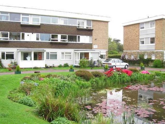 2 bedroom flat for rent in Doods Road Reigate RH2