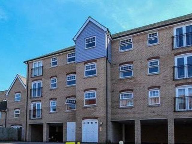 2 bedroom flat for rent in Dobede Way CB7