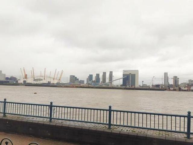 2 Bedroom Flat For Rent In Docklands, London