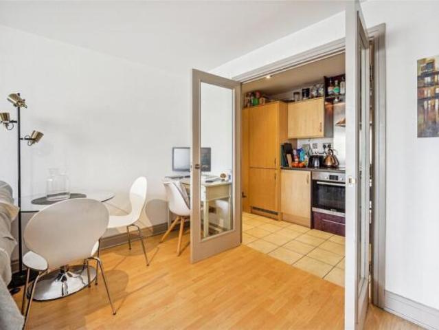 2 bedroom flat for rent in Dolphin House, Smugglers Way, SW18