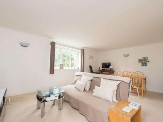 2 bedroom Flat for rent in Dorchester Close, Oxford, OX3