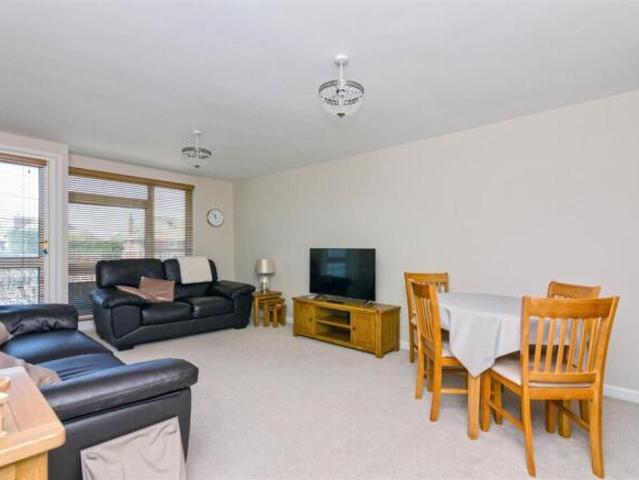 2 bedroom flat for rent in Dorchester Gardens, Worthing, BN11