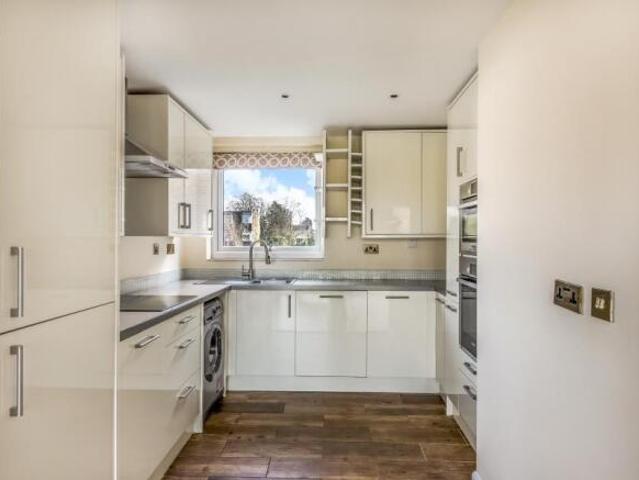2 bedroom flat for rent in Dormans Close, Northwood, HA6