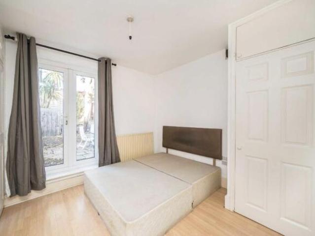 2 bedroom flat for rent in Dorothy Road, Battersea, SW11
