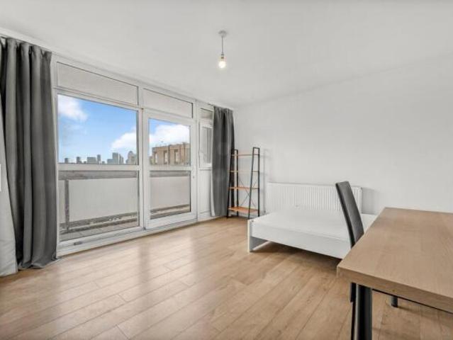 2 bedroom flat for rent in Dorrington Point, Bromley High Street, E3