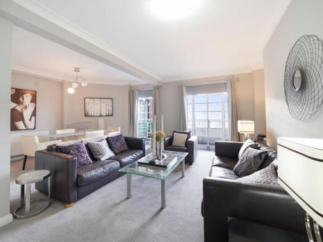 2 bedroom flat for rent in Dorset House, Gloucester Place, NW1