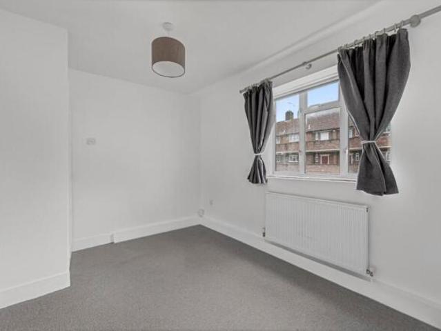 2 bedroom flat for rent in Douglas House, Toland Square, SW15