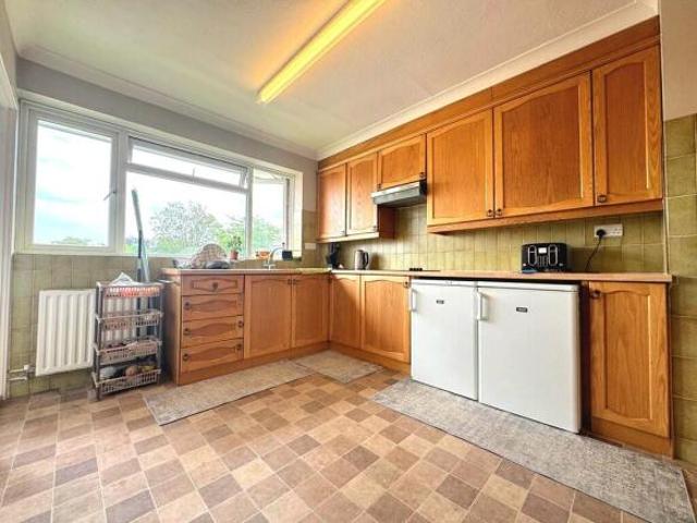 2 bedroom flat for rent in Dove Park, Pinner, HA5