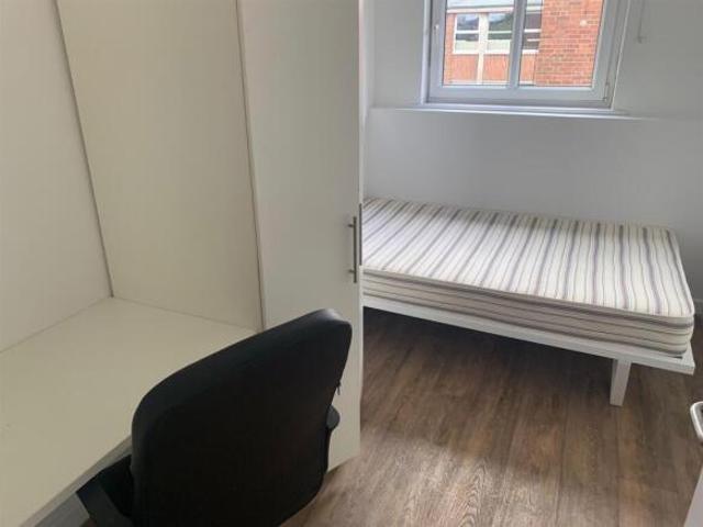 2 bedroom flat for rent in Dove Street South, Bristol, BS2