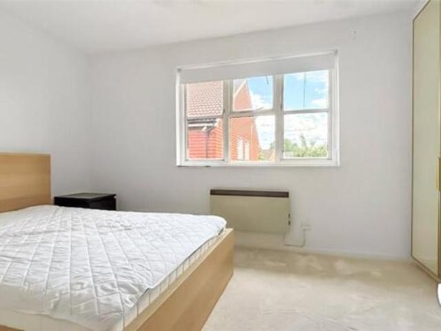 2 bedroom flat for rent in Doveney Close, Orpington, BR5
