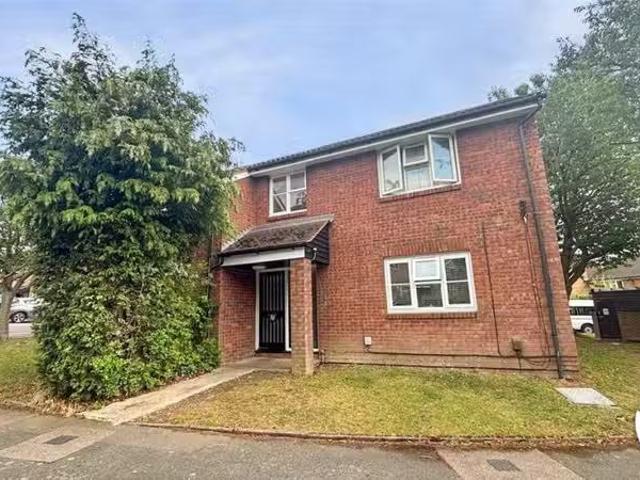 2 bedroom flat for rent in Doveney Close, Orpington, BR5