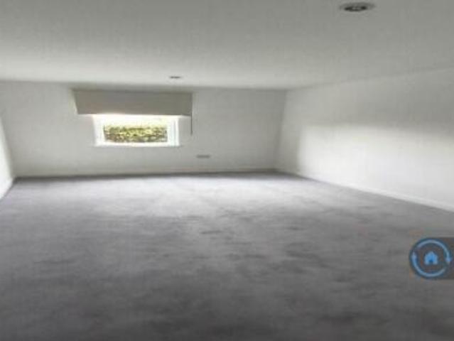 2 bedroom flat for rent in Dowding Drive, London, SE9