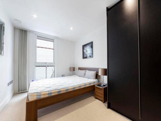 2 bedroom flat for rent in Dowells Street, Greenwich, SE10