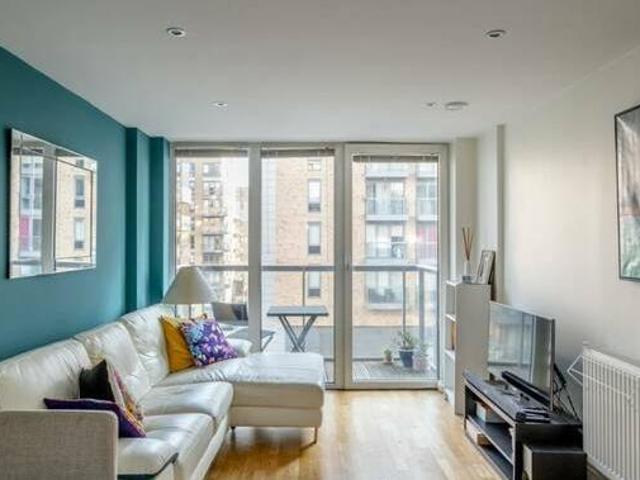 2 bedroom flat for rent in Dowells Street London SE10