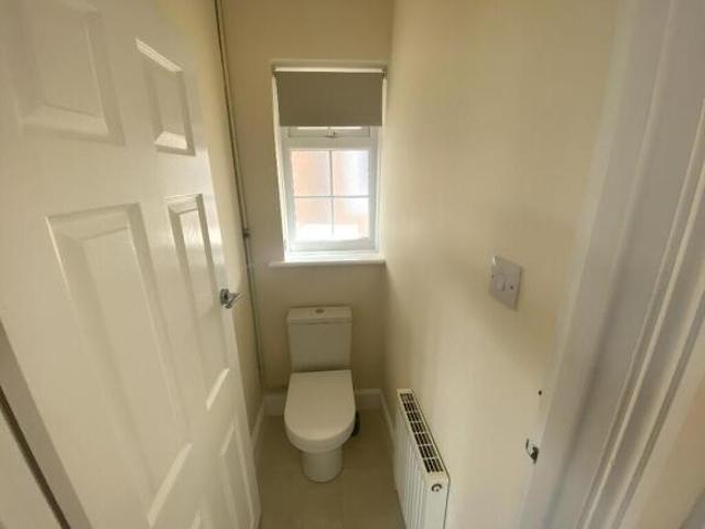 2 bedroom flat for rent in Down Road, Guildford, GU1
