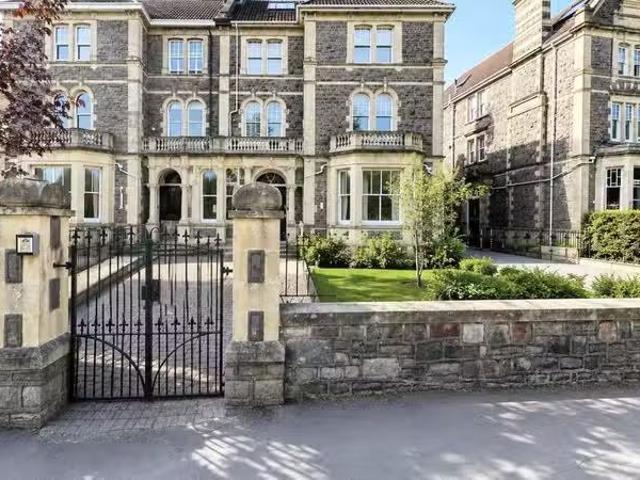 2 bedroom flat for rent in Downleaze, Stoke Bishop, Bristol, BS9