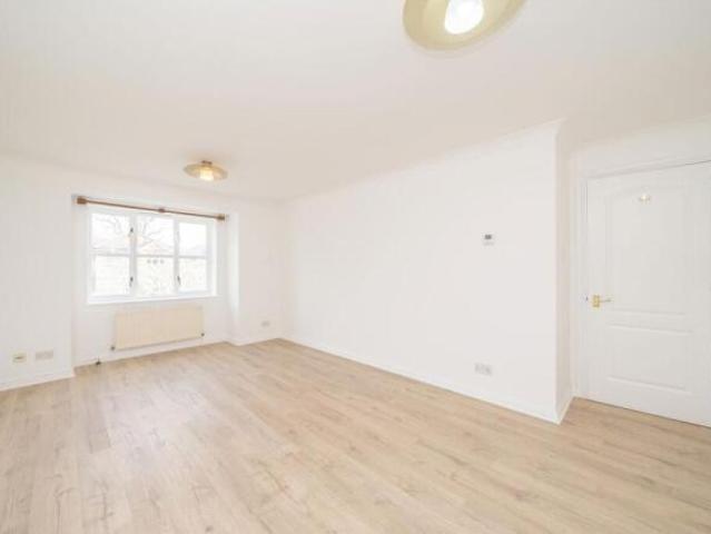 2 bedroom flat for rent in Draymans Way, Isleworth, TW7