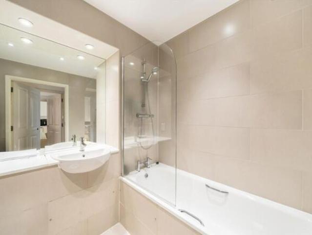 2 bedroom flat for rent in Dragmore Street, Clapham, SW4