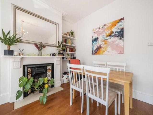2 bedroom flat for rent in Drakefield Road, Balham, London, SW17