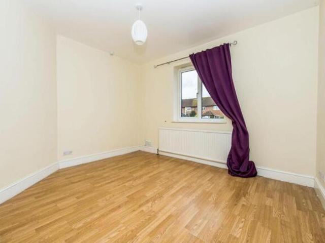 2 bedroom flat for rent in Drakes Drive, St. Albans, Hertfordshire, AL1