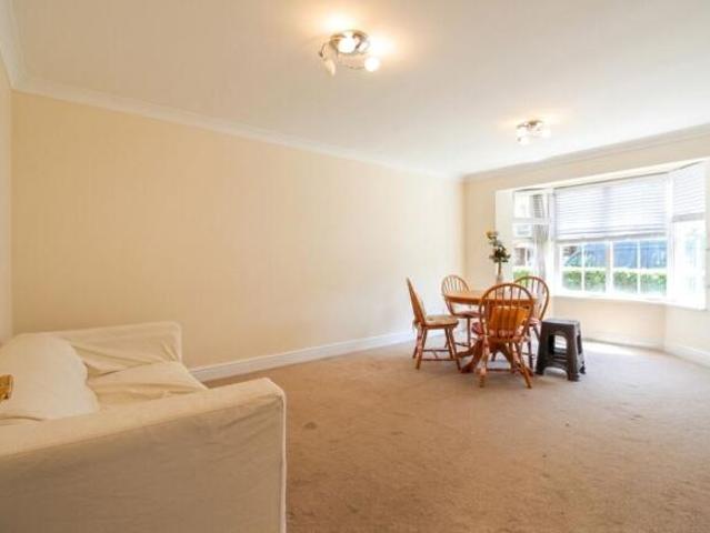 2 bedroom flat for rent in Draper Close, Isleworth, TW7