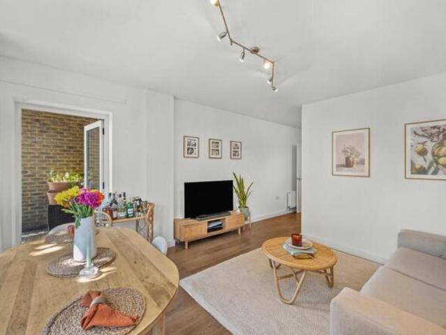 2 bedroom flat for rent in Dreadnought Court, 247 Lower Road, SE8