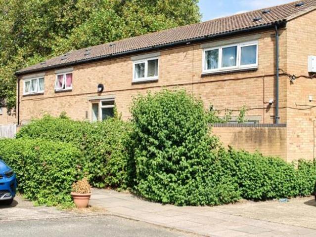 2 bedroom flat for rent in Dunvedin Place, Hodge Lea, Milton Keynes, MK12