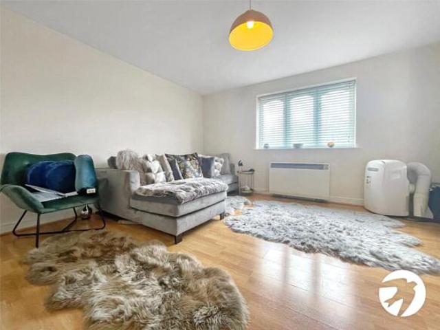 2 bedroom flat for rent in Dunlop Close, Dartford, Kent, DA1