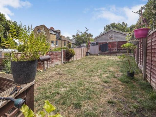 2 bedroom flat for rent in Dunstans Road London SE22