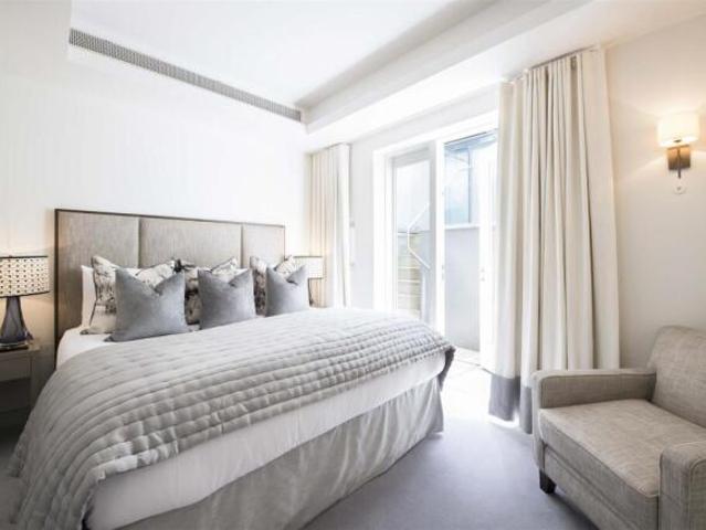 2 bedroom flat for rent in Duke Street, London, W1K