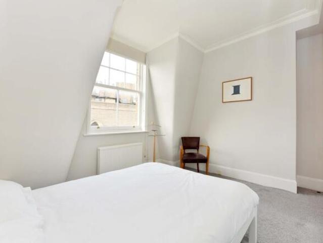 2 bedroom flat for rent in Dukes Lane, W8