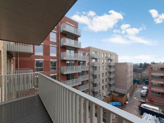 2 bedroom flat for rent in Dukes Road, London, E17