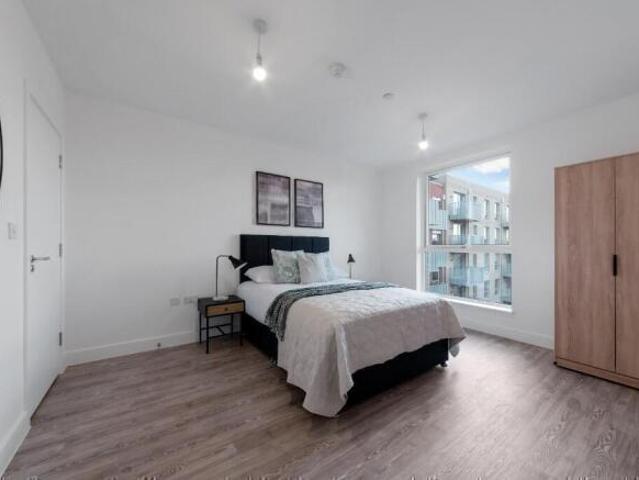 2 bedroom flat for rent in Dukes Road, London, E17