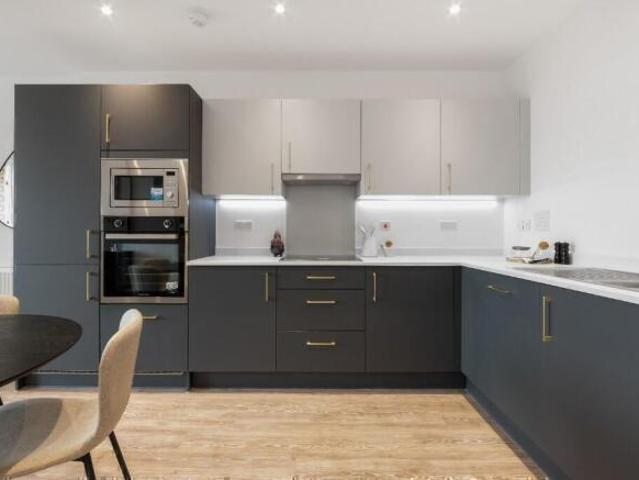 2 bedroom flat for rent in Dukes Road, London, E17