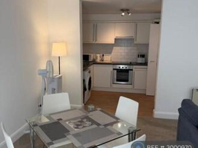 2 bedroom flat for rent in Durward Street, London, E1