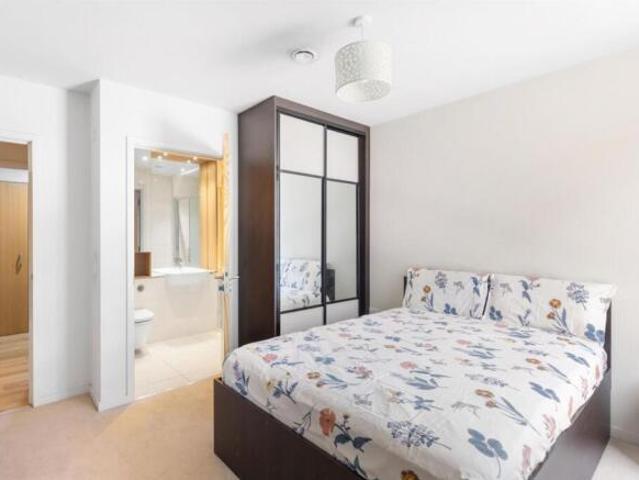 2 bedroom flat for rent in Durham Wharf Drive, Brentford, TW8