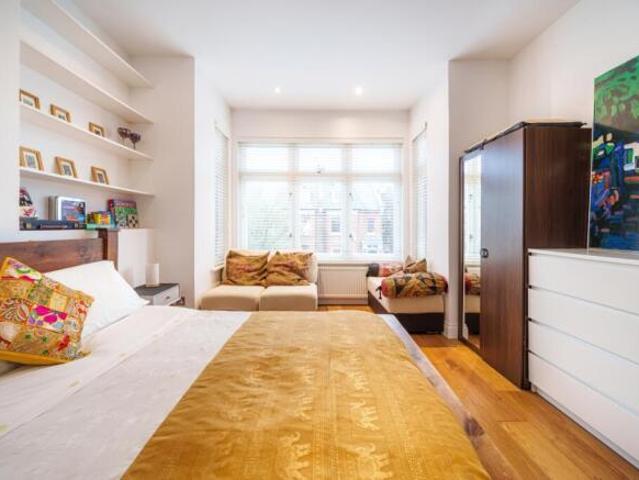 2 bedroom flat for rent in Dyne Road London NW6