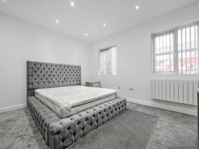 2 bedroom flat for rent in Eccles New Road, Salford, M5