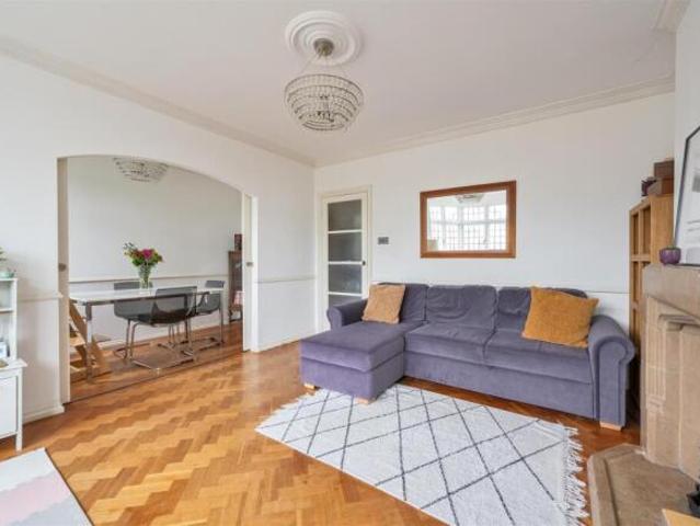 2 bedroom flat for rent in Eagle Court, Hermon Hill, Wanstead, E11