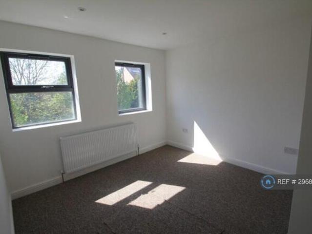 2 bedroom flat for rent in Ealing, London, W5